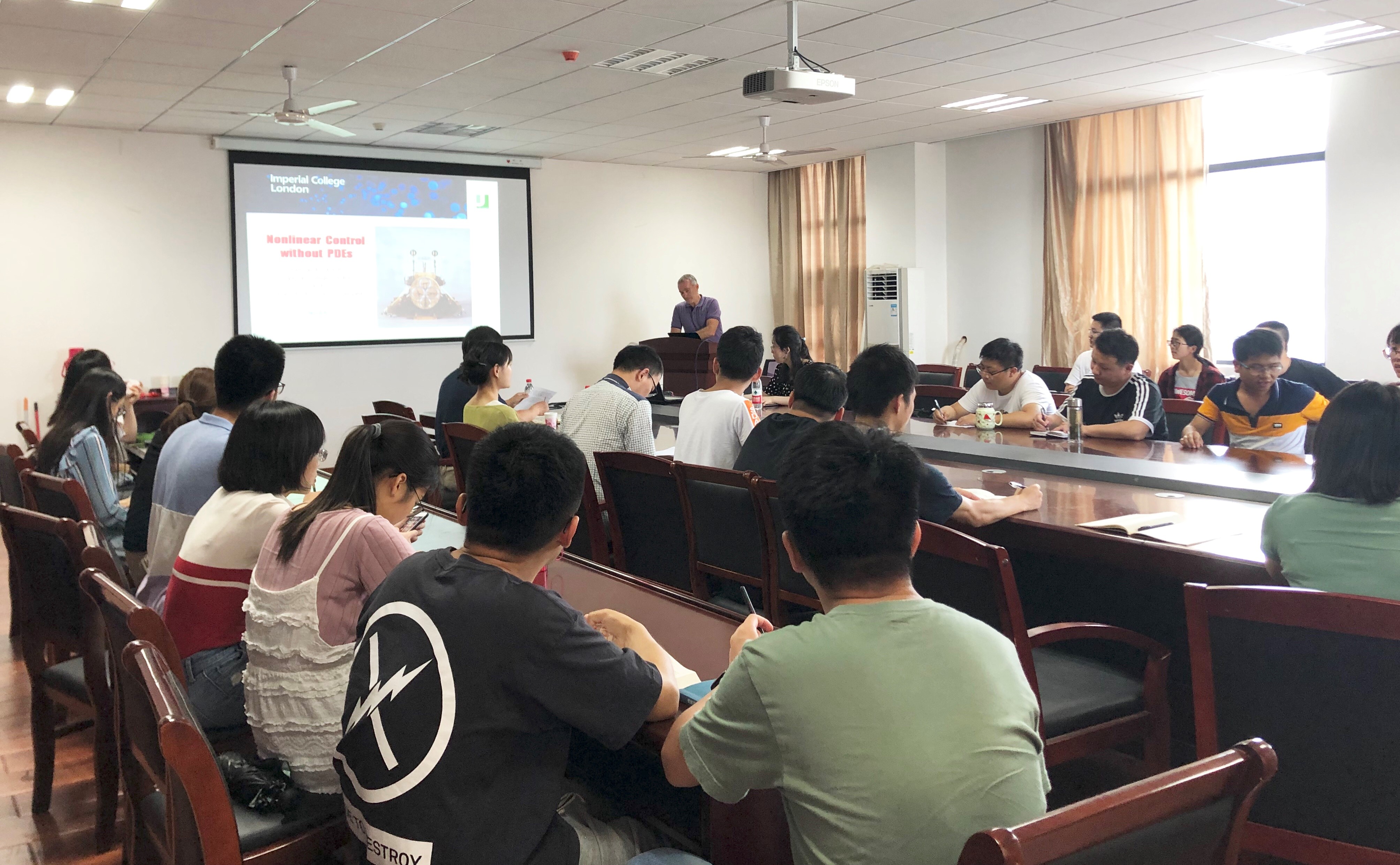 英国帝国理工大学Alessandro Astolfi教授与英国拉夫堡大学Jingjing Jiang博士访问我院并做学术报告